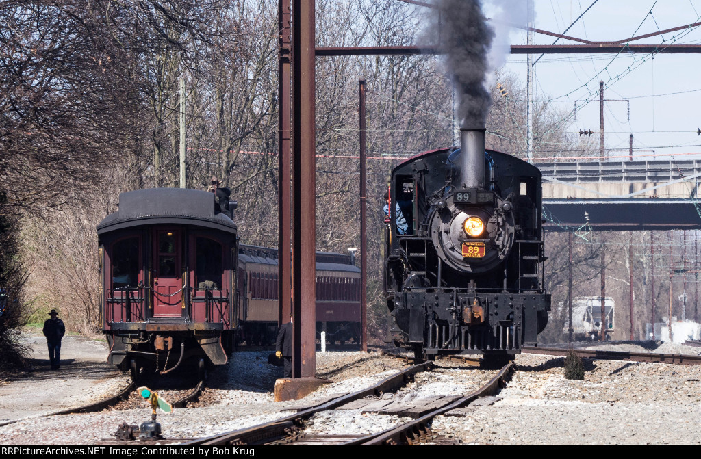 SRR 89 running around the excursion train at Leaman Place